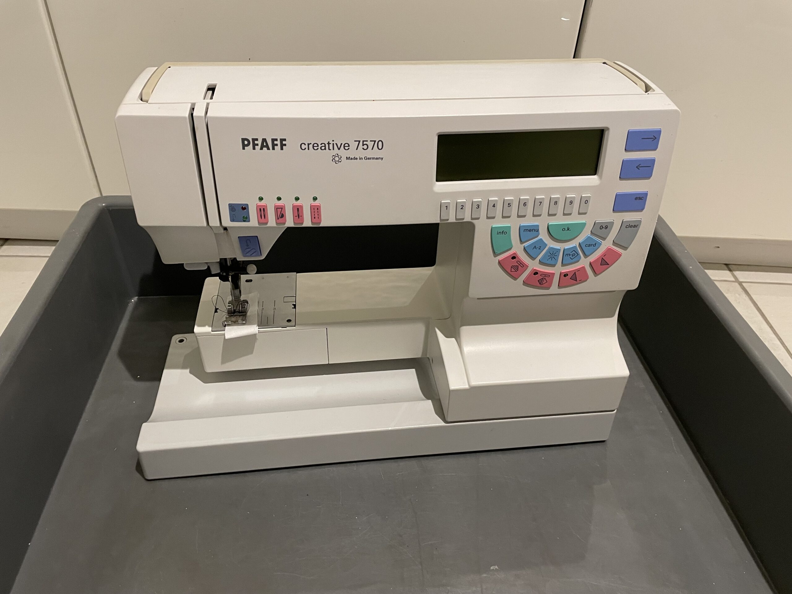 Eine Pfaff 7570 – Elektronik defekt – DimensionDrei
